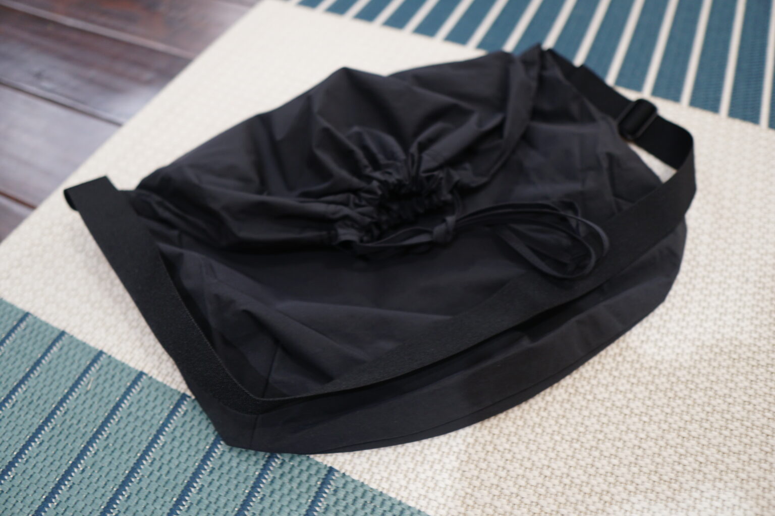 UNIQLO U Drawstring Shoulder Bag | Japan Masterpiece