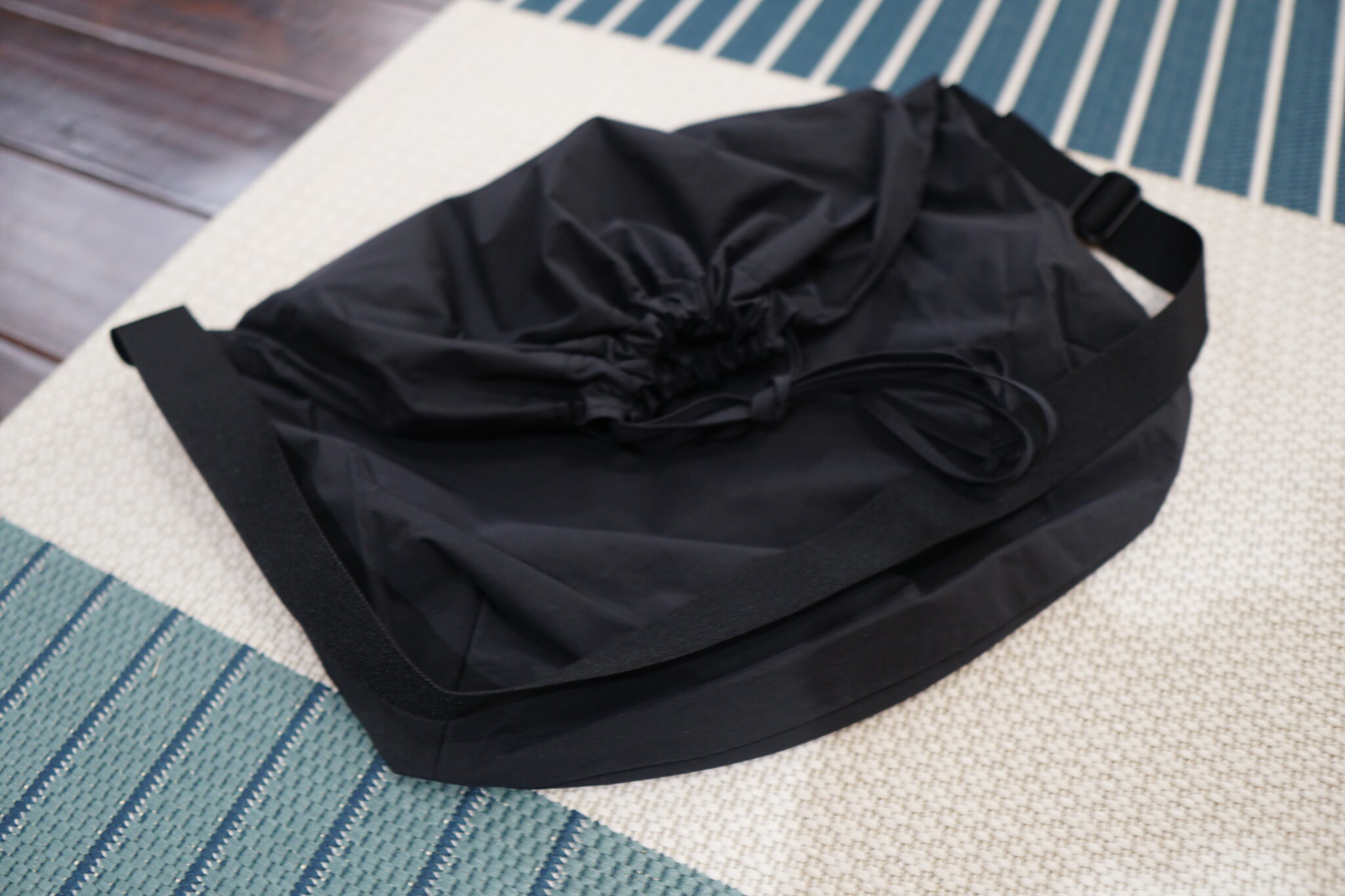 UNIQLO U Drawstring Shoulder Bag | Japan Masterpiece