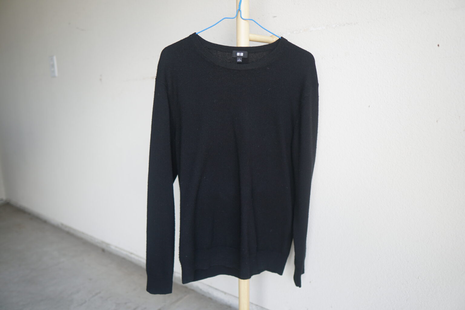 UNIQLO Cashmere Crew Neck Long-Sleeve Sweater Review | Japan Masterpiece