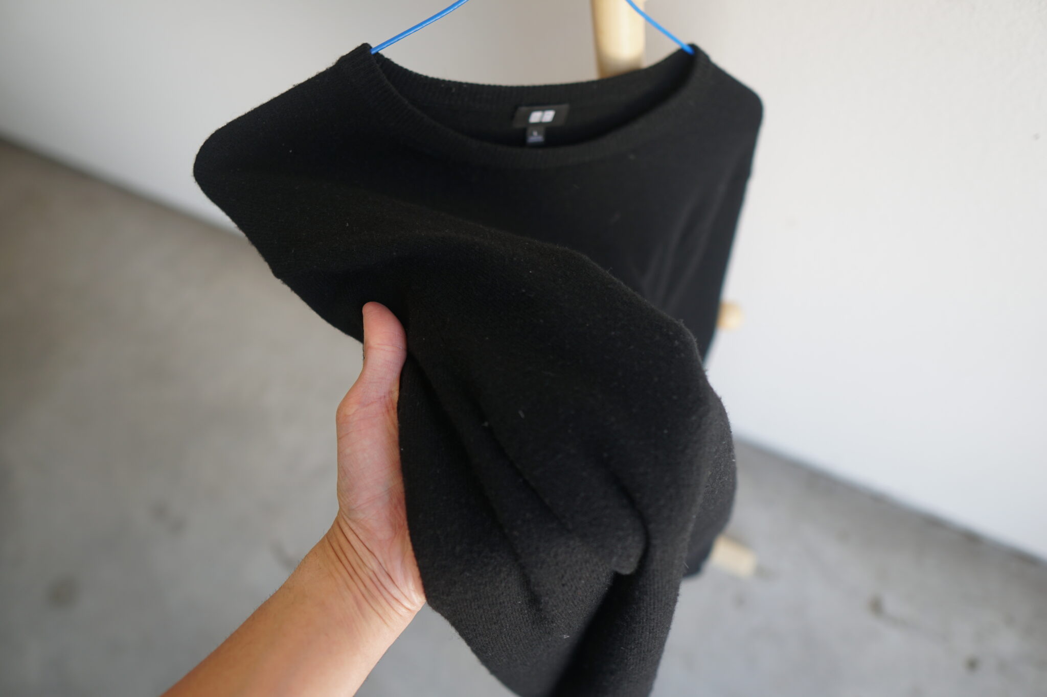 UNIQLO Cashmere Crew Neck Long-Sleeve Sweater Review | Japan Masterpiece