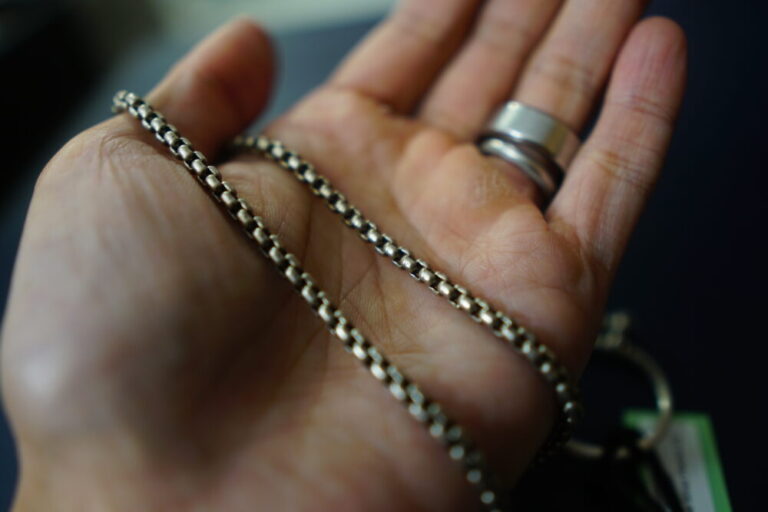 LA LOOP（ラ・ループ）はTシャツを伸ばしたくない人におすすめのグラスホルダー。｜メンズノート(Men’s Note)